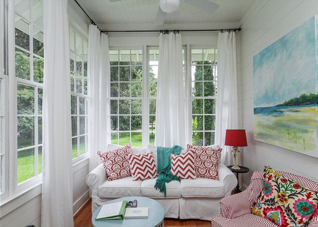 1929 Soldier Bunkhouse Turned to Boutique Mermaid Cottage - Tiny House Pins