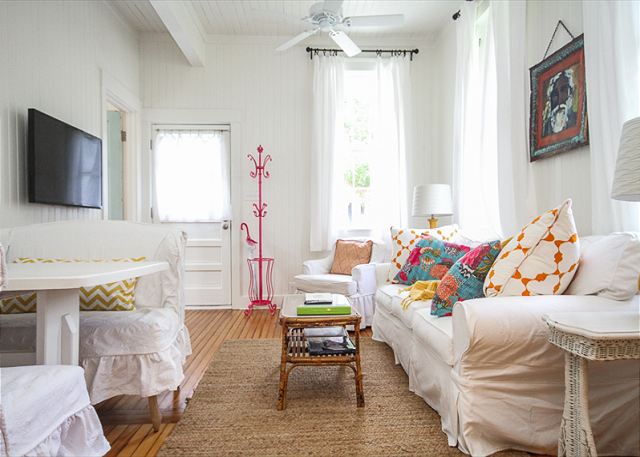 1929 Soldier Bunkhouse Turned to Boutique Mermaid Cottage - Tiny House Pins
