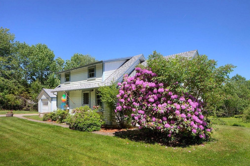 Century Old School House Now 500 Sq. Ft. Tiny Cottage - Tiny House Pins